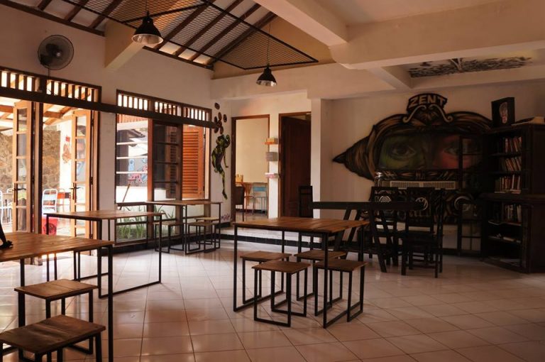 Kafe Perpustakaan yang Wajib Dikunjungi Pecinta Buku di Indonesia ...